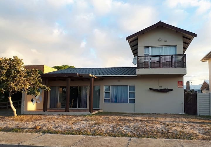 Struisbaai 13 Sleeper Beach House Close To Harbour - 
