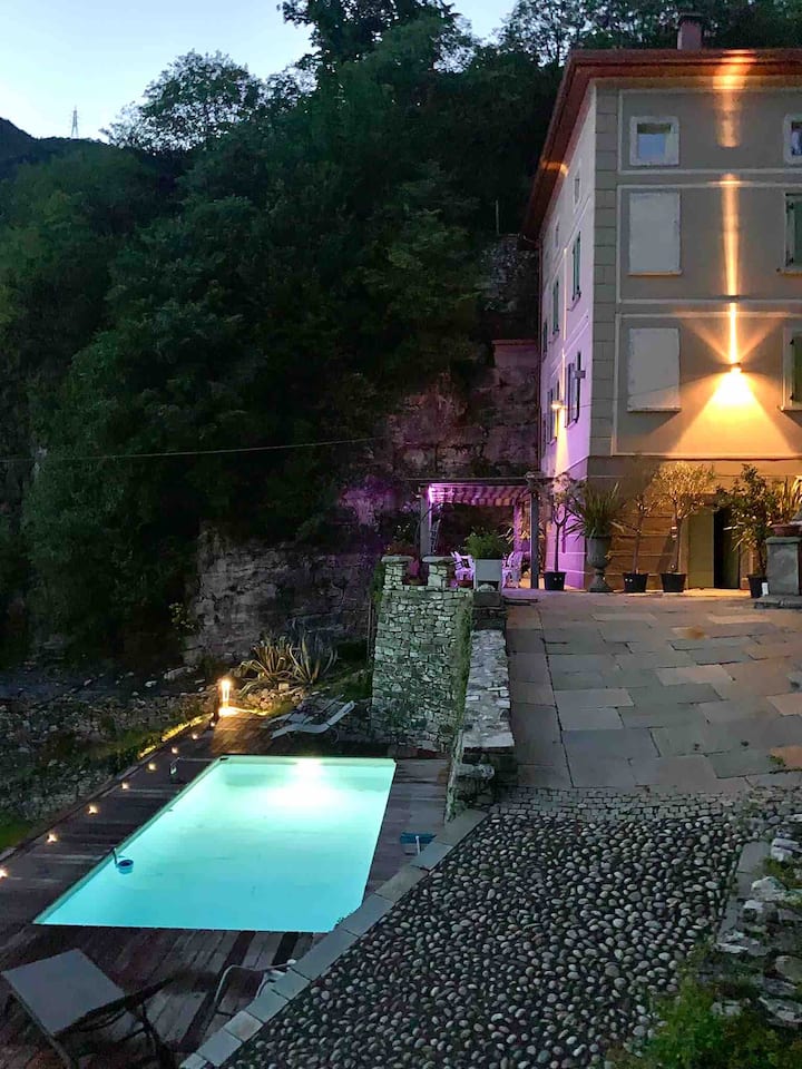 La Casa Sulla  Collina Del Castello Di Breno - Lombardy