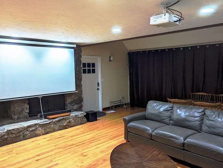 Spacious Vacation Unit In Premium Suburban Town - Weston, MA