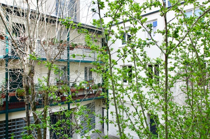 Maison Au Calme Dans Une Cour Arborée - Paris