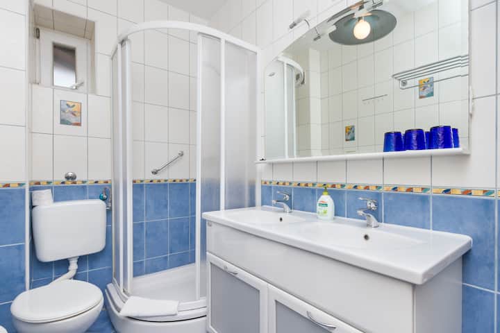 Tasteful Two Bedroom Apartment - Trogir