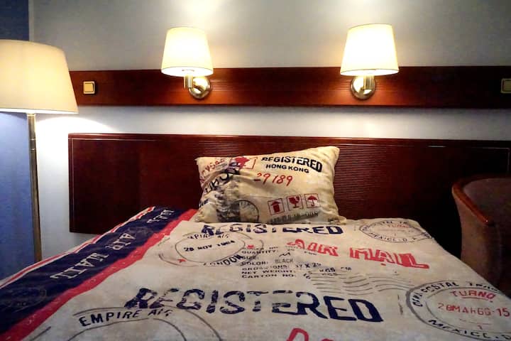 Comfortable Hotel-like Room (6) - Frankfurt