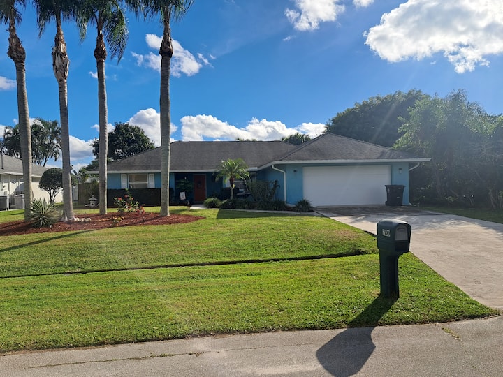 Tropical Paradise 3 Bedroom, 2 Bath Home W/pool - Port St. Lucie, FL
