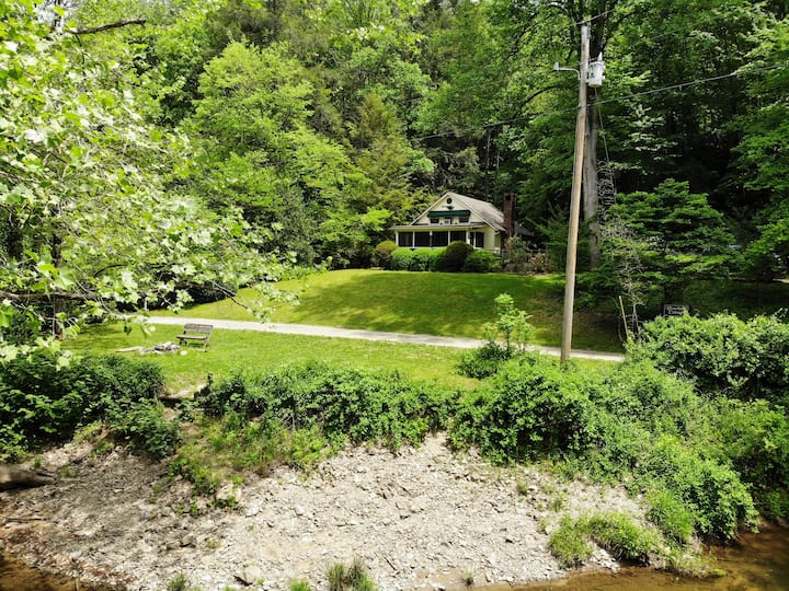River Bend Cottage Along Big Laurel River - Hot Springs, NC