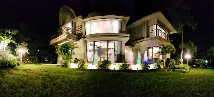 Lake Front Villa - Luxurious 4bhk Bunglow - Pune
