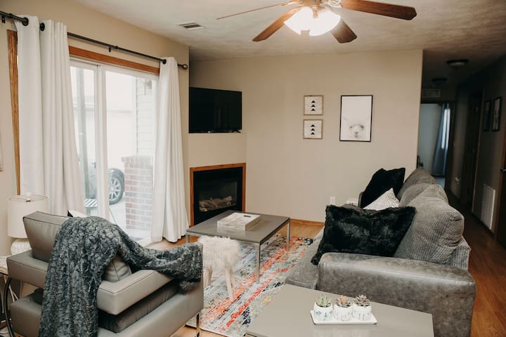 Llama Llama No Drama 2br/2ba | No Steps | Garage - Sioux Falls, SD