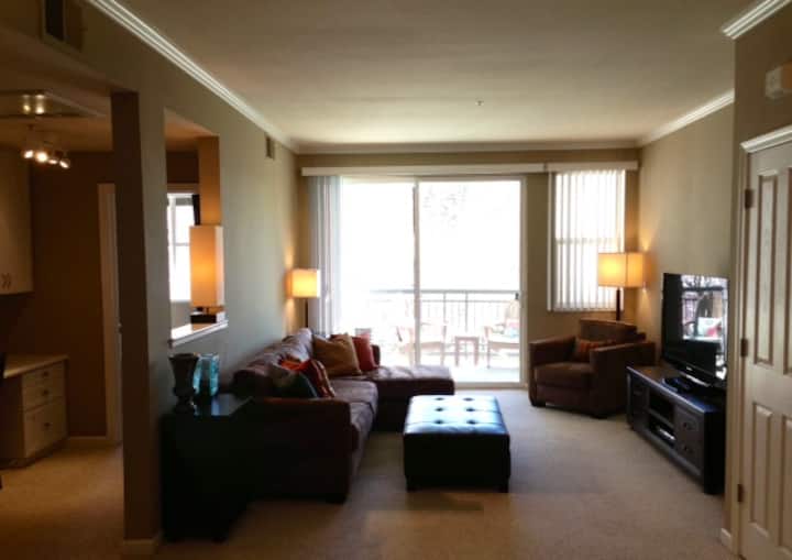 Exec Palo Alto Retreat W/ In Unit Laundry & Pool - Menlo Park, CA