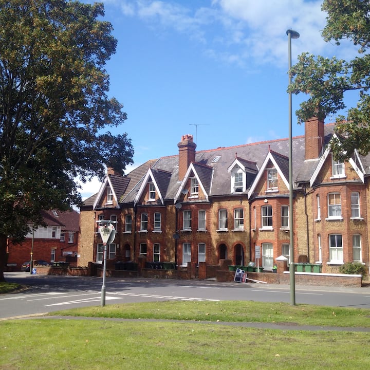 Exquisite Town Centre Maisonette - イギリス ギルフォード