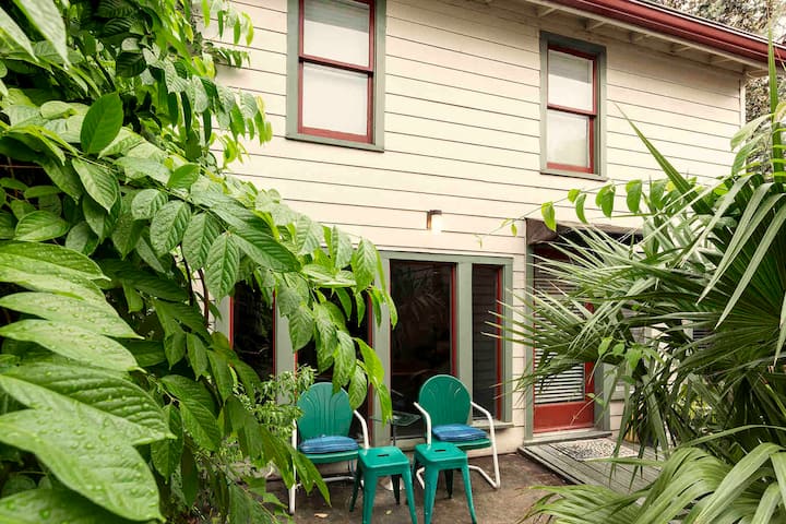 Montrose Grey Gardens (Back House) - Houston, TX