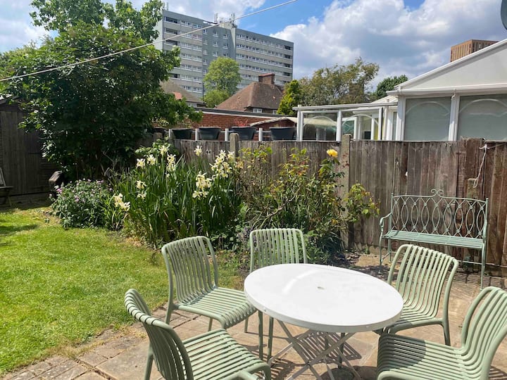 Boutique 3 Bedroom House With Sunny Garden - London