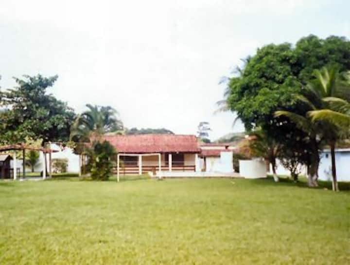 Região  Oceânica  De Maricá  / Rj / Sítio. - Niterói