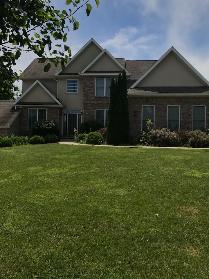 Large, Modern Home Close To Campus - Bloomington, IN