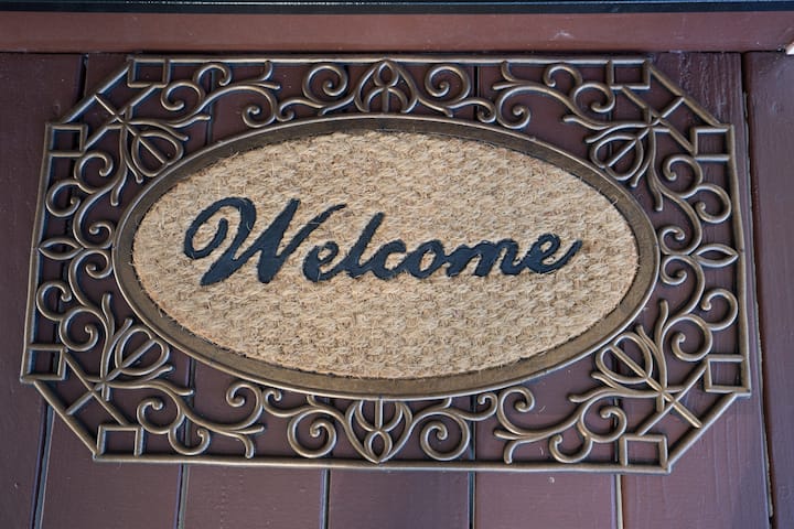 New Beautiful Kailua Home, Near The Beach And Town - Kailua, HI