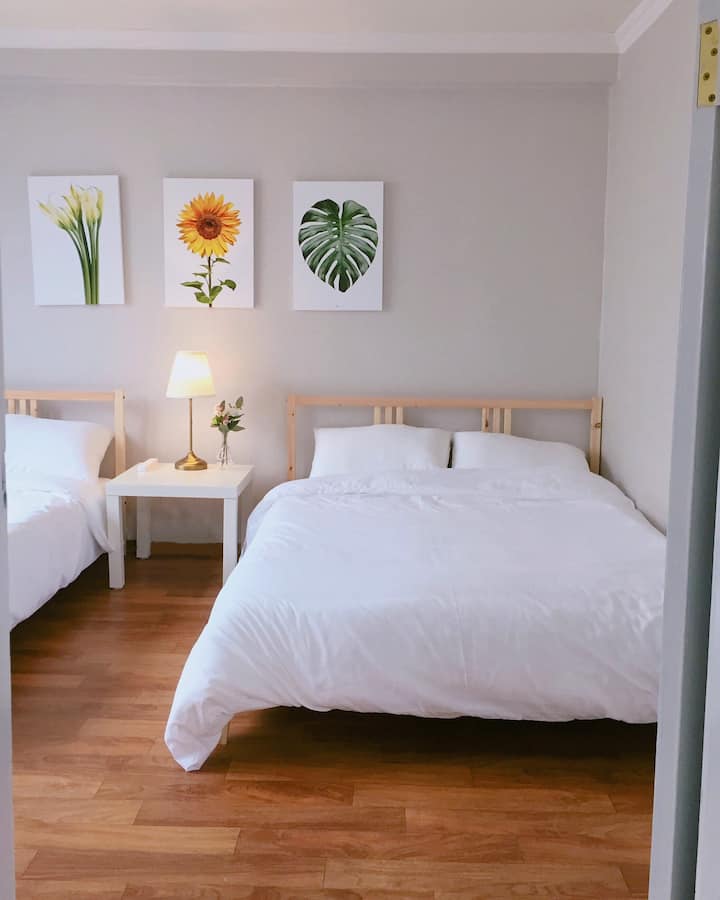 4 Bedroom Lovely House In A High Street - Busan