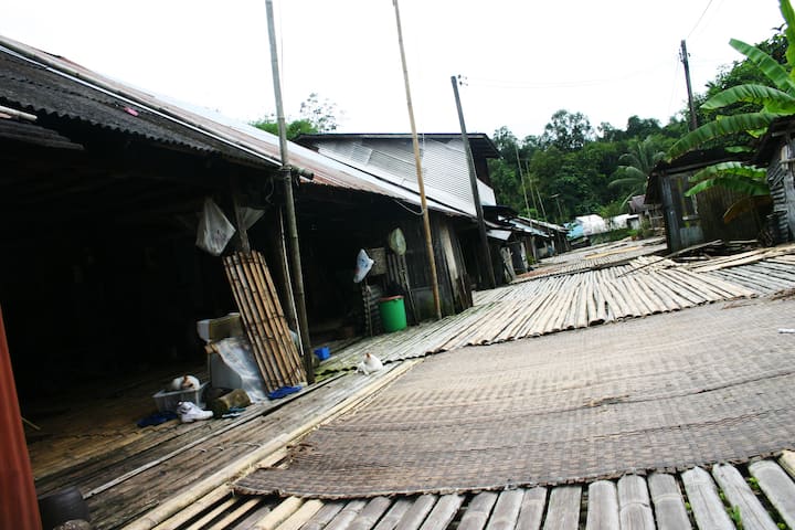Longhouse Homestay Experience - Serian