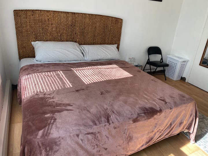 Cheerful Self Contained Room. - Staten Island