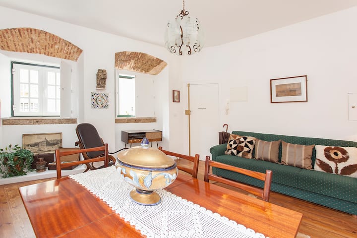 The Enchantment Of Lisbon (Alfama) - Lisszabon