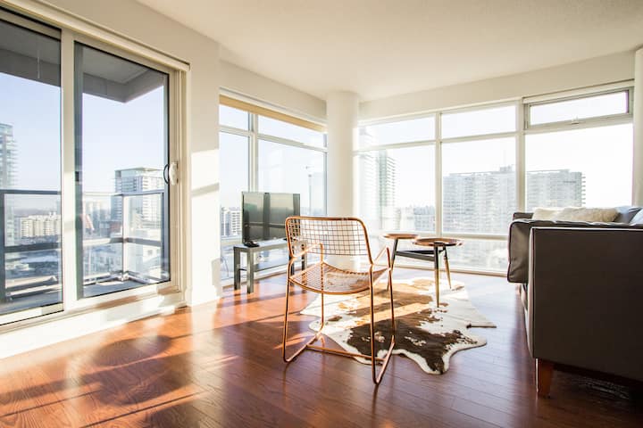 Spacious 2 Bedroom + Parking - Toronto