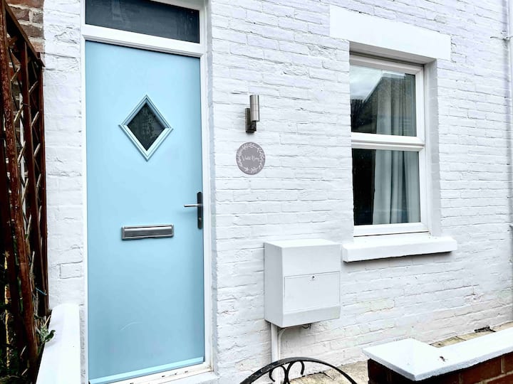 Violet Bay - Lovely 2 Bedroom Fisherman’s Cottage - Weymouth, UK