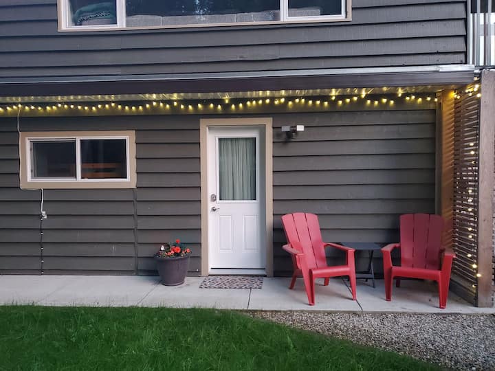 Bright Basement Suite, Close To Canoe Beach. - Salmon Arm