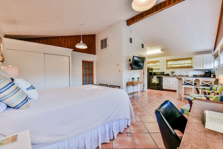 Cozy Guest Home 1.8 Miles From City Center - 