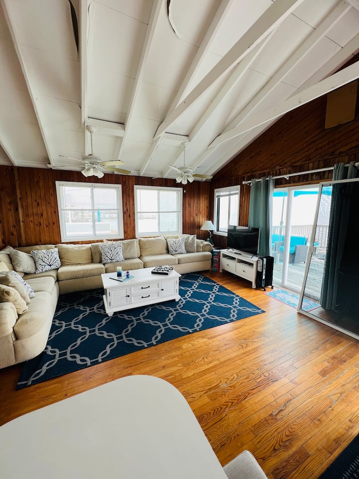 Bayfront "Beach House Charm" - Ocean Bay Park - Fire Island, NY