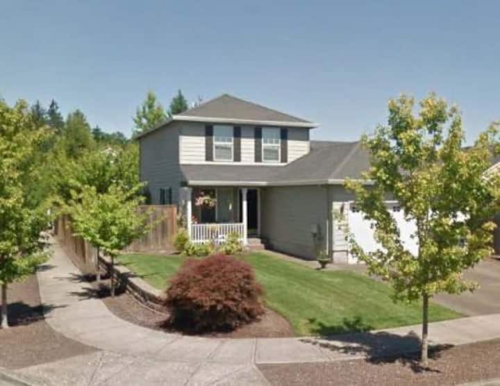 Comfortable Home With Hot Tub - McMinnville, OR
