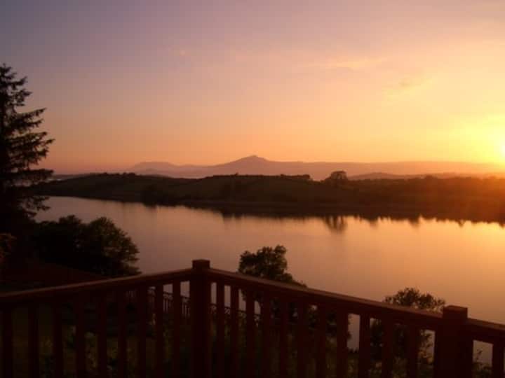 Kellvaun: Lake View Cottage - Bantry