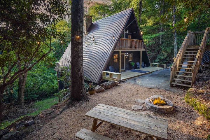 Ursus, A Secluded Midcentury Modern Aframe Chalet - Beech Mountain, NC