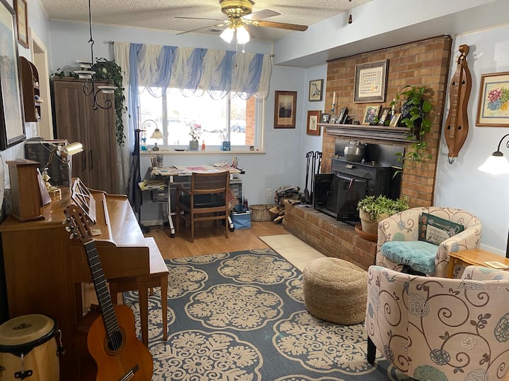 Comfy, Cozy Bedroom & Private Bath Near Olde Town. - Golden, CO