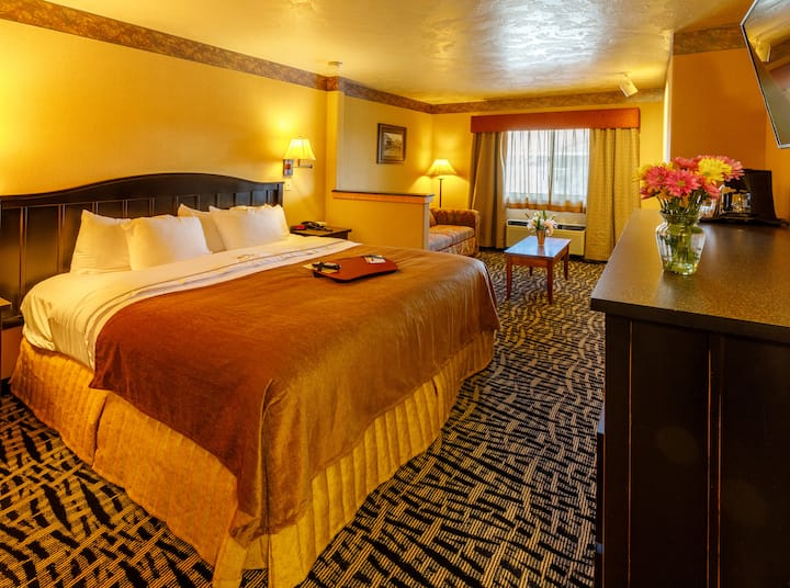 King Fireplace Suite - Jackson, WY