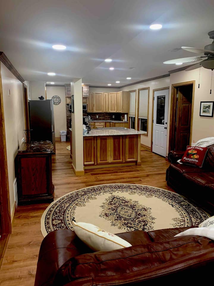 Historic Niagara Falls Home W/ Indoor Jacuzzi Spa - Niagara Falls, NY