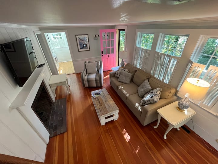 2 Bedroom Bungalow On Cape Cod With Lake Views - Barnstable, MA