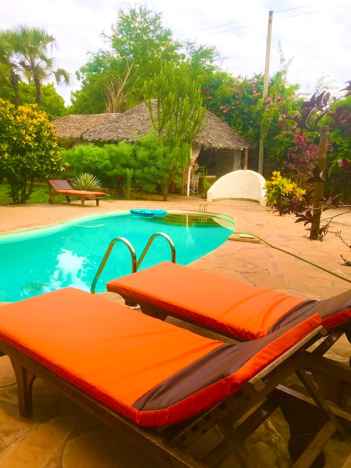 "Heavenly Gardens - Guest Bungalow - Kenya