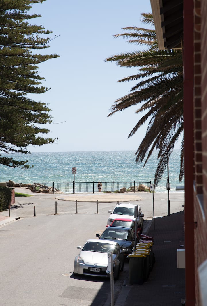 Ocean-view Apartment In Glenelg | Walk To Beach - Glenelg