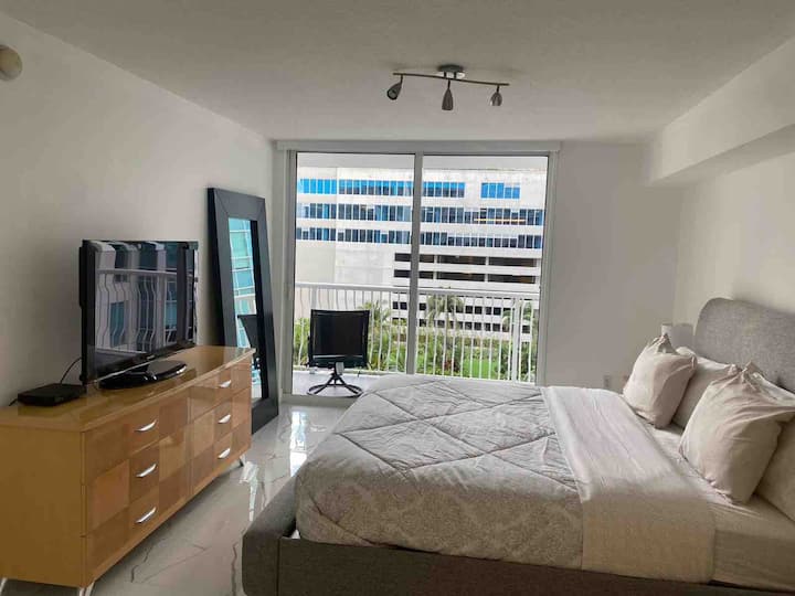 Apartment At Brickell Bay - Miami, FL