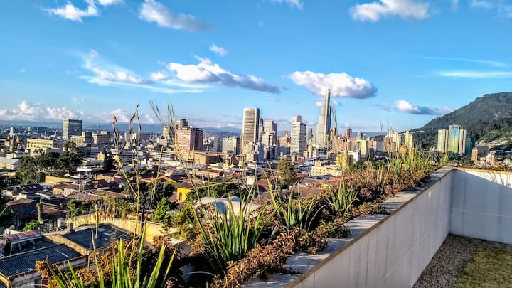 Wake Up To Mountain Views | Loft In La Candelaria - Bogotá