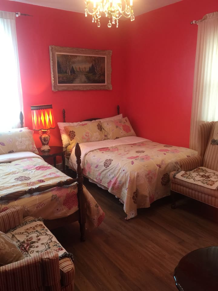 Cozy Sweet Room - Castle Victoria - Niagara Falls