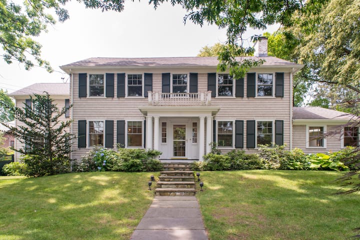Private Home - Spacious & Exclusive. - Wellesley, MA