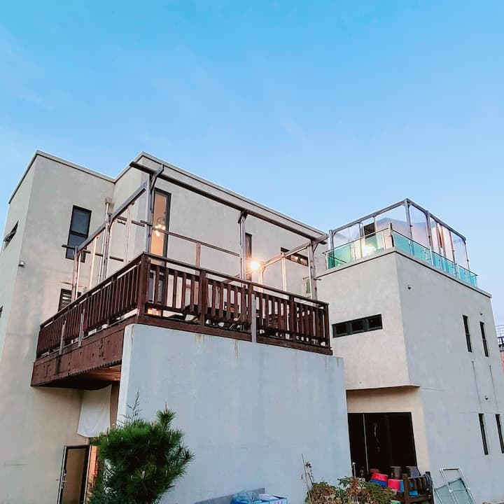 아름다운 동해바다가 품은 전망좋은 아름드리펜션 - Donghae-si