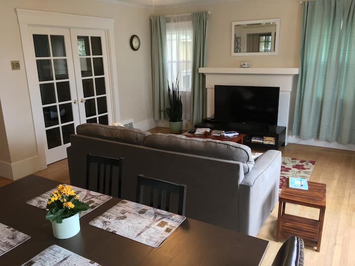 Bright And Spacious 2 Bedroom Apt. Family Friendly - Oakland, CA