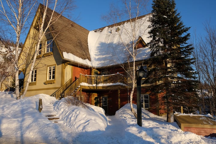 Bright & Spacious  Ski-in/out Chalet In Le Plateau - Mont-Tremblant