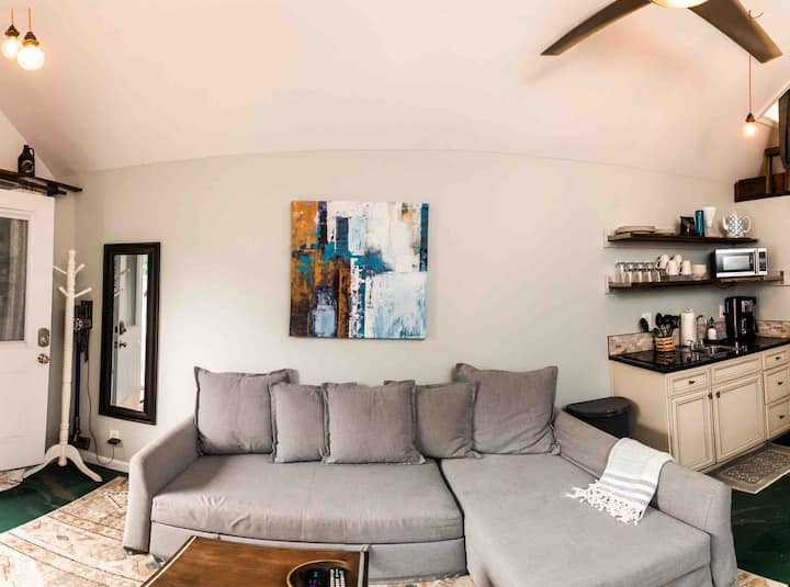 Modern Tiny Home In Trendy Walkable Neighborhood! - Nashville, TN