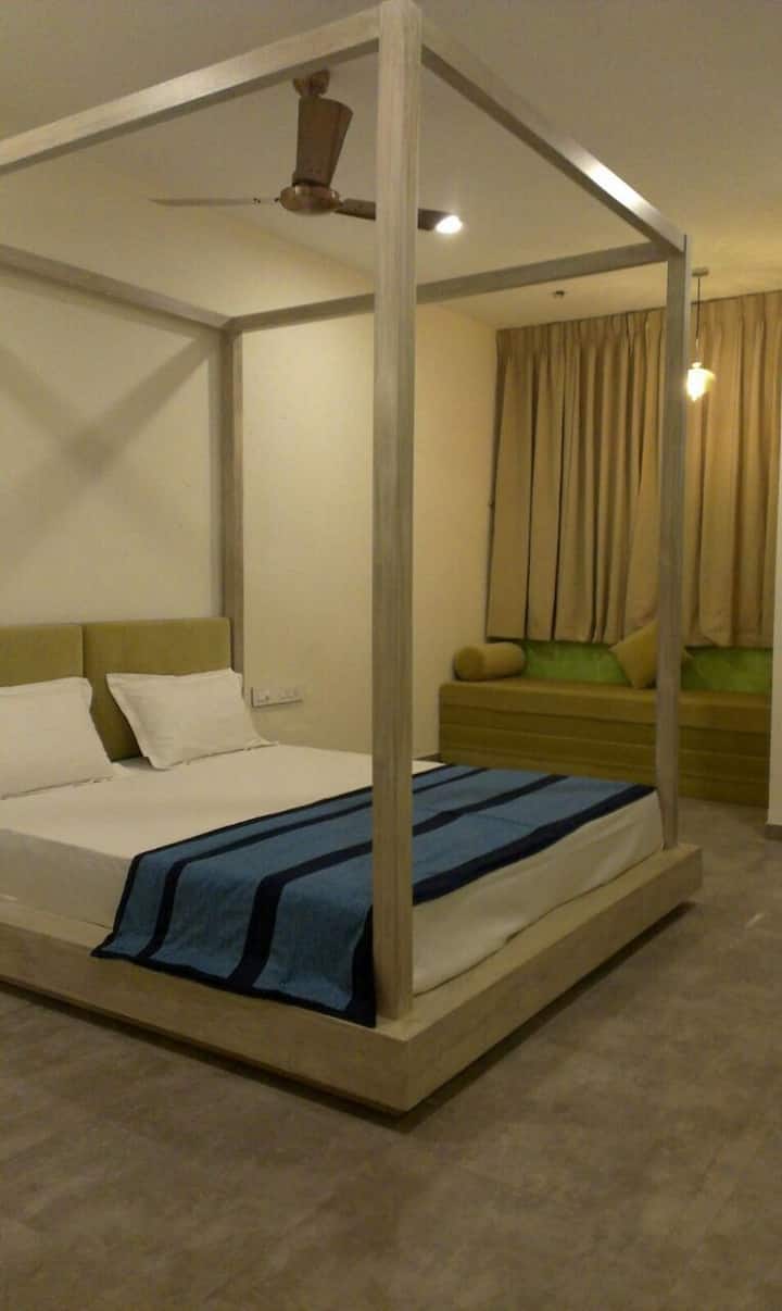 Room By The Riverside - Pen