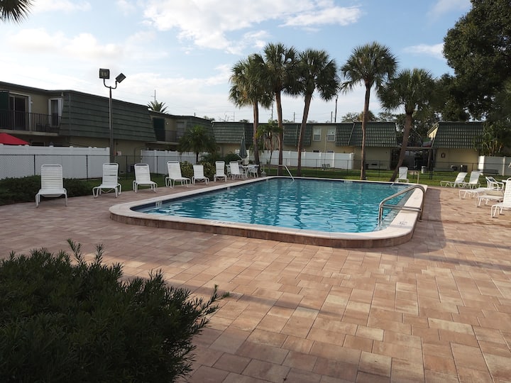 Charming Clean Clearwater! Steps To Walmart!! - Clearwater, FL