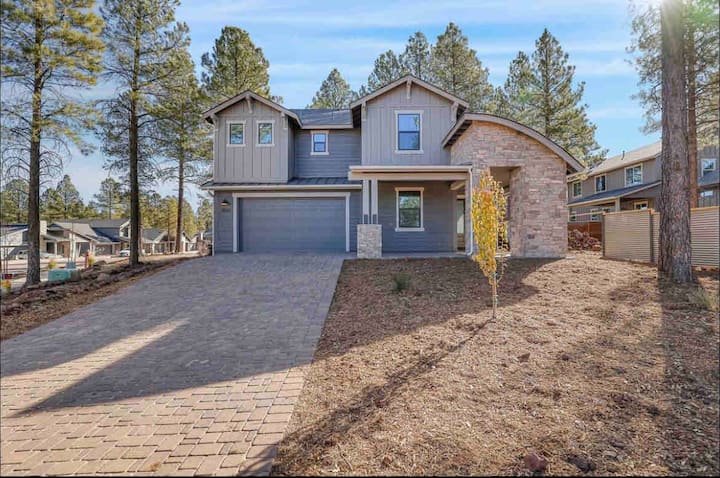 Stylish New Home! 5 Br, Private Yard, Ping Pong! - Flagstaff, AZ