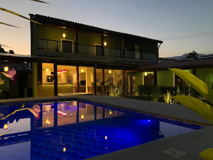 Linda Casa Em Camburi Para A Família E Amigos - Ilhabela