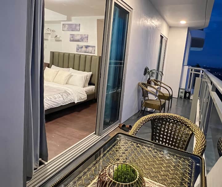Spacious 1-br Unit + Huge Balcony & Wifi | Serene - San Fernando