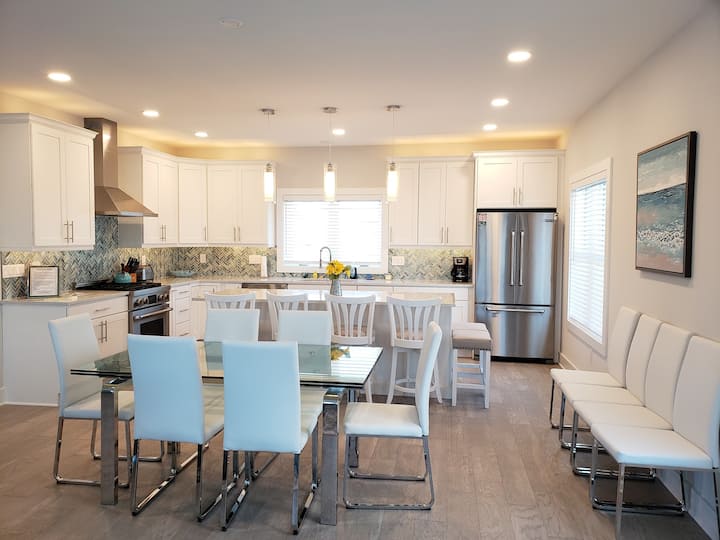 Spacious Waterfront Oasis W/elevator, Decks & Dock - Atlantic City, NJ