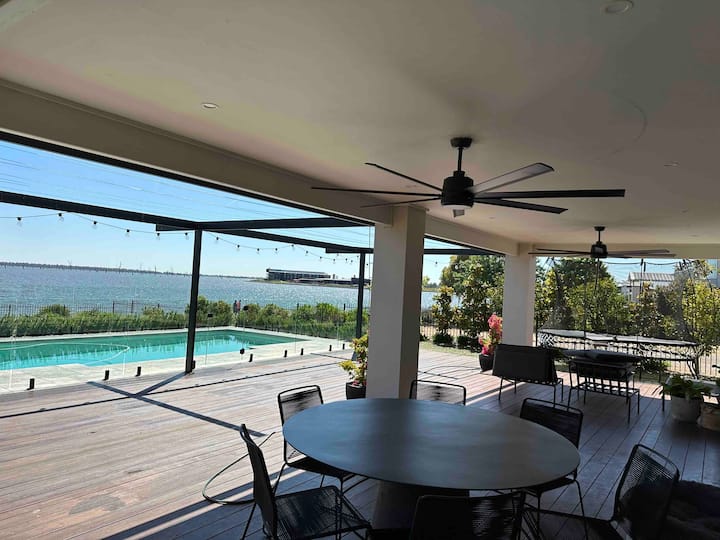 Lake House (With Heated Pool) - Yarrawonga